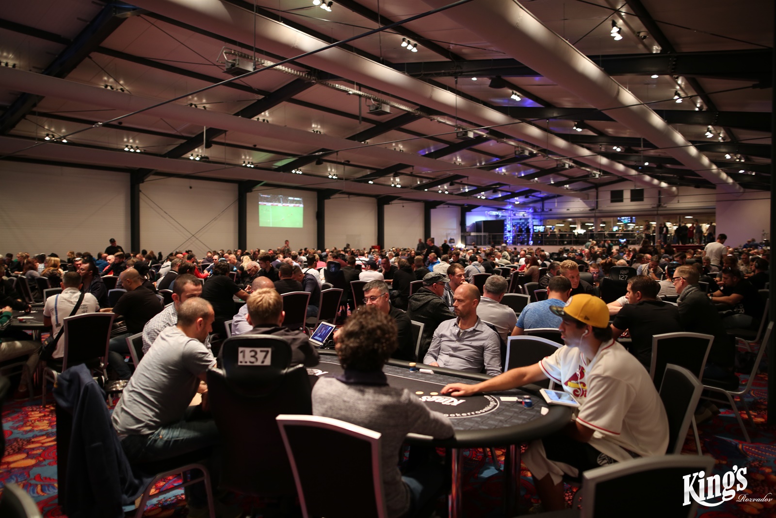 Karol Radomsky führt vor dem letzten Starttag bei den Italian Masters of Poker | PokerFirma