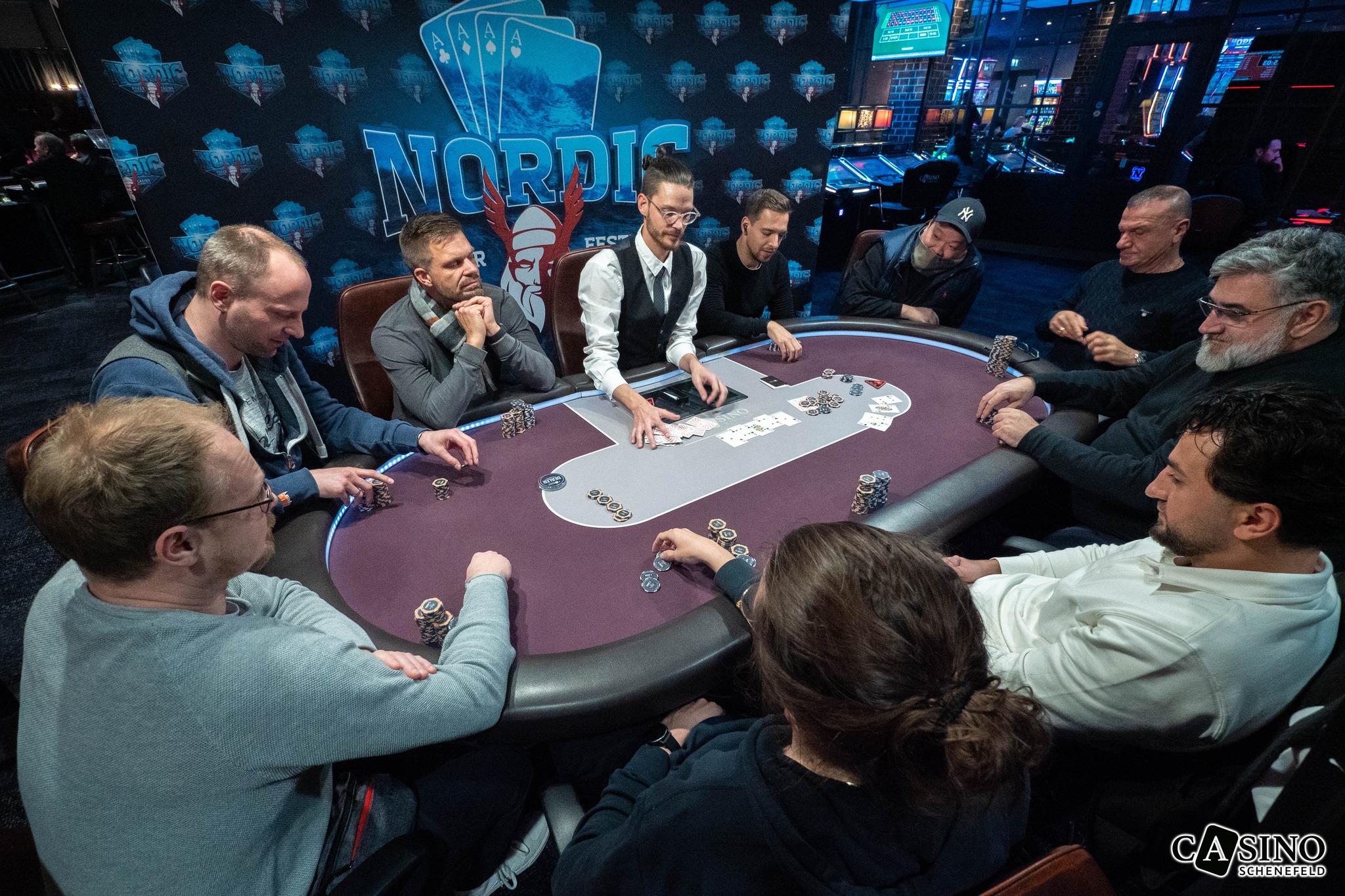 Live Poker | Casino Schenefeld: Christopher S führt im PLO Finale ...